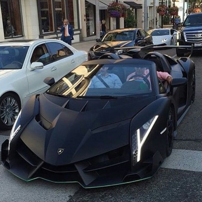 「自由心證」你認為這輛Lamborghini Veneno Roadster的配色具有美學觀點嗎？(內有影片) | 癮車報