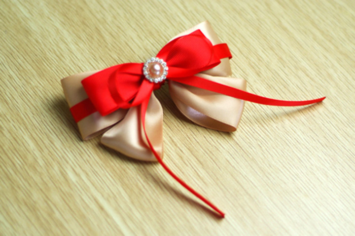 Nifty Red Bow Hair Clip With Ribbon Pictures, Photos, and Images for ...