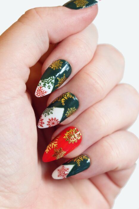 Gold, Green And Red Snowflake Nails Pictures, Photos, and Images for Facebook, Tumblr, Pinterest ...