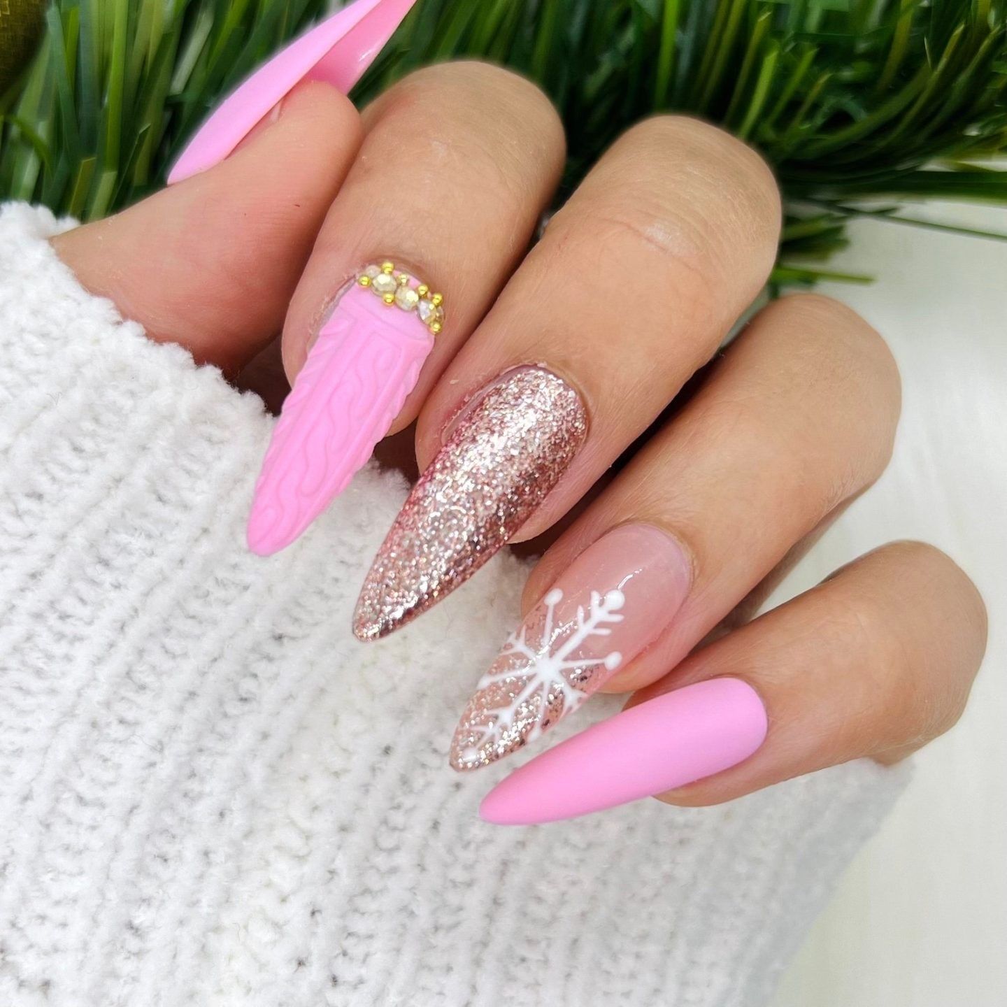 Pink Snowflake Cable Knit Nails Pictures, Photos, and Images for ...