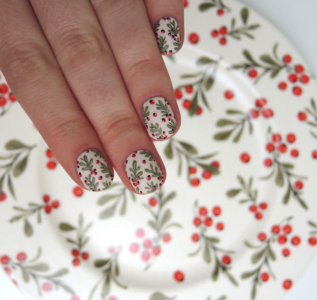 Holiday Holly Berry Short Nails Pictures, Photos, and Images for ...