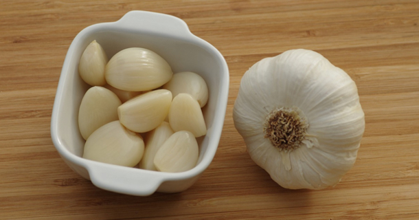 Place A Piece Of Garlic Clove Inside Your Ear For A Wonderful Relief ...