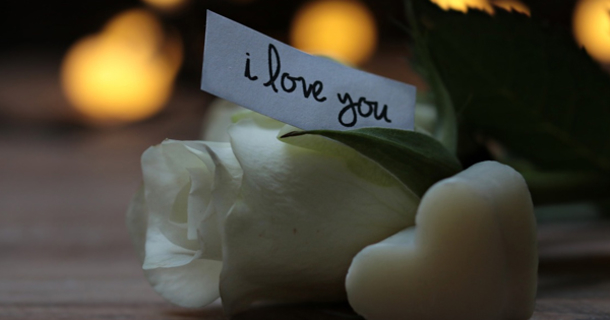 10 Heartwarming Images That Reflect The Feeling Of Love