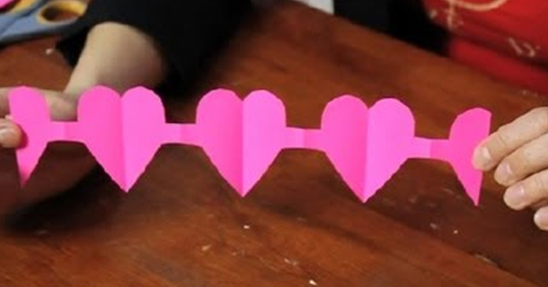 Cute DIY Paper Heart Chain For Valentine's Day