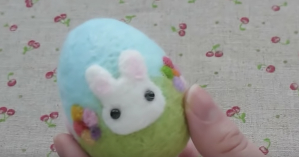 How To Make Needle Felted Easter Eggs (Tutorial)