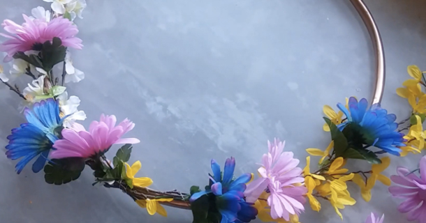 Crafty Spring Easter Hoop Wreath Idea