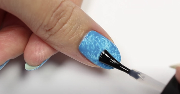 DIY Cool Pool / Ocean Water Nail Design
