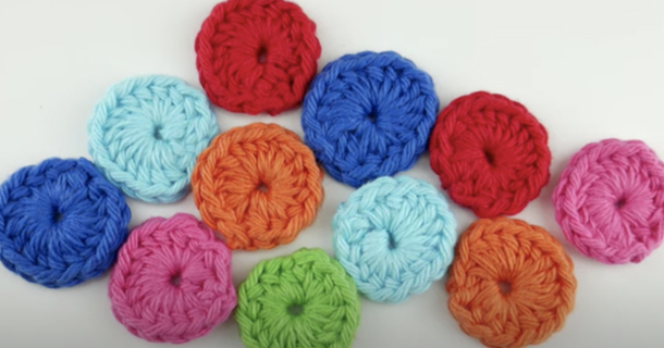 DIY Crochet Easy Buttons (Tutorial)
