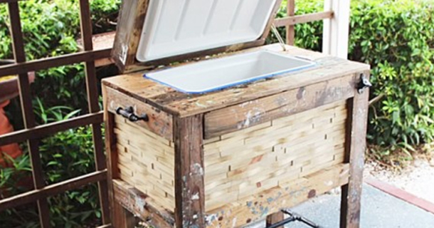 DIY Rustic Cooler Box For Your Patio