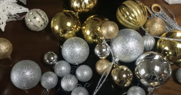 DIY Christmas Ornament Clusters Decoration Idea