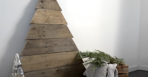 DIY Rustic Pallet Wood Christmas Tree Decor