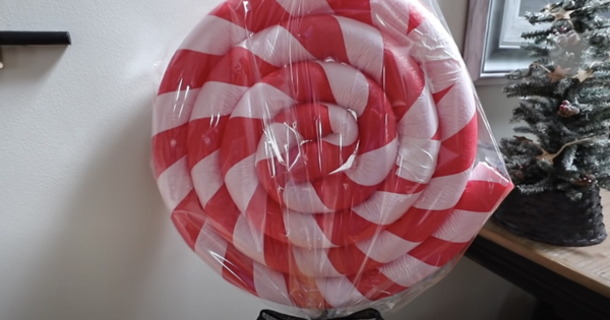 DIY Giant Swirl Peppermint Decor Idea