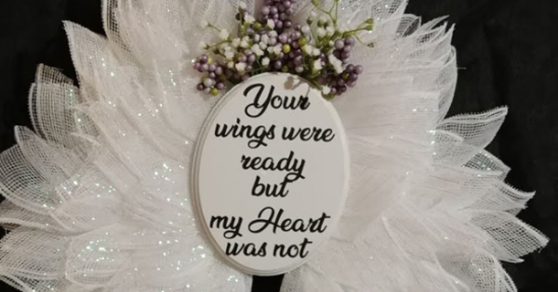 Beautiful Deco DIY Angel Wing Wreath