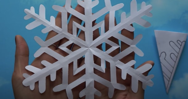 DIY Easy Paper Snowflakes Tutorial