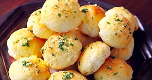 Soft And Flaky Garlic Cheese Rolls Recipe