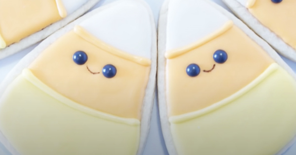 Super Cute Candy Corn Cookies For Halloween