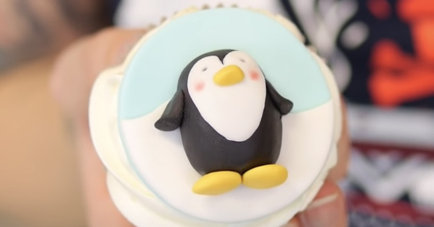 Super Adorable Christmas Penguin Cupcake Toppers