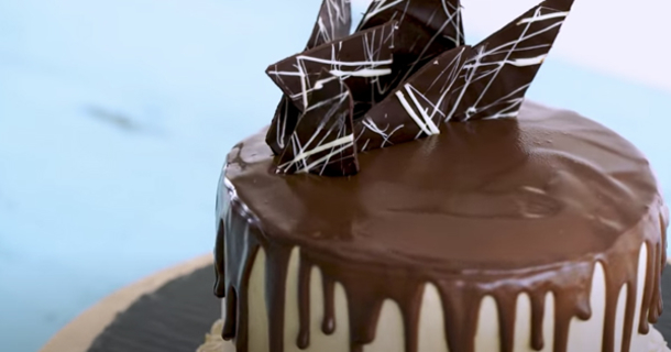 How To Make A Chocolate Vertical Layer Cake