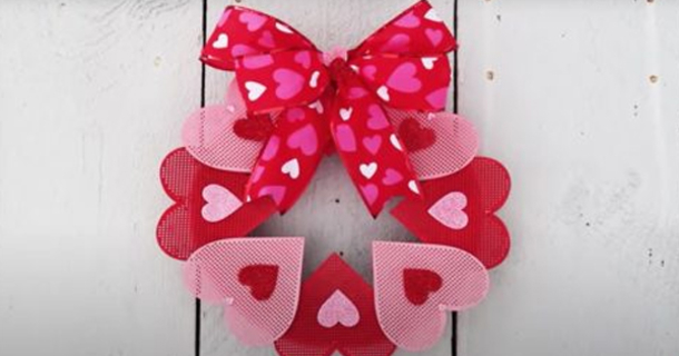 How To Craft This Beautiful DIY Valentine Heart Wreath