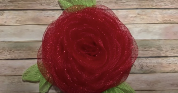 Lovely Deco Mesh Rose Wreath (DIY)