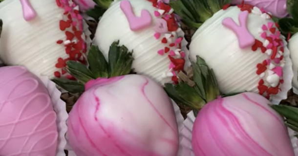 DIY Valentine's Day Chocolate Covered Strawberries Recipe