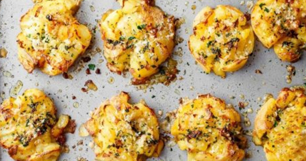 Super Crispy Garlic Butter Smashed Potatoes Recipe
