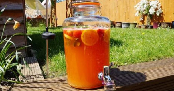 Fruity, Sweet And Refreshing Summer Fruit Punch Recipe