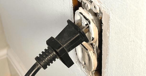 How To Fix A Plug That Won’t Stay In The Outlet