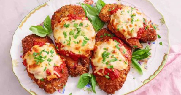 Classic Italian Chicken Parmesan Recipe (Quick Dinner Idea!)
