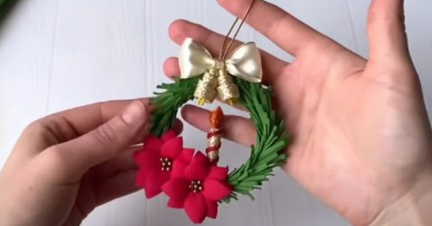 DIY Mini Christmas Wreath Tutorial