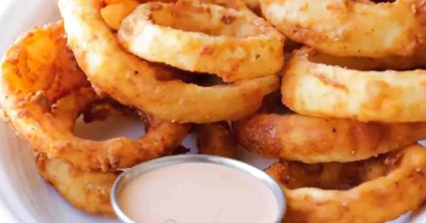 DIY Crispy Homemade Onion Rings Recipe With Dipping Sauce