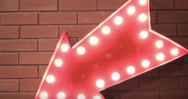Super Awesome DIY Marquee Arrow Sign Decor