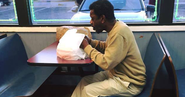 Homeless man sacrifices last dollar to help a family in need so kind ...