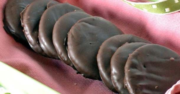 How To Make 3-Ingredient Thin Mints (Recipe)