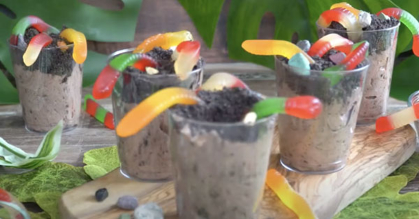 Gummy Worm Dirt Pudding Cups For Halloween (Easy Recipe Idea)
