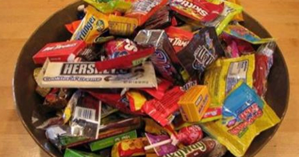 Dangerous, Suspicious Candy Given To Trick-Or-Treaters Throughout The U ...