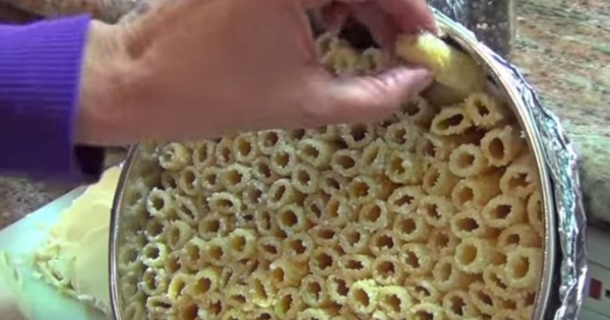 She Stacks Cooked Pasta In A Pan, When You See What She Makes - You'll ...