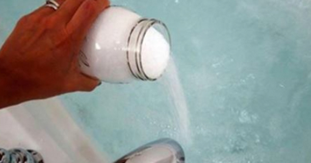 Sprinkle This Kitchen Ingredient Into Your Bath And Heal The Body Of ...